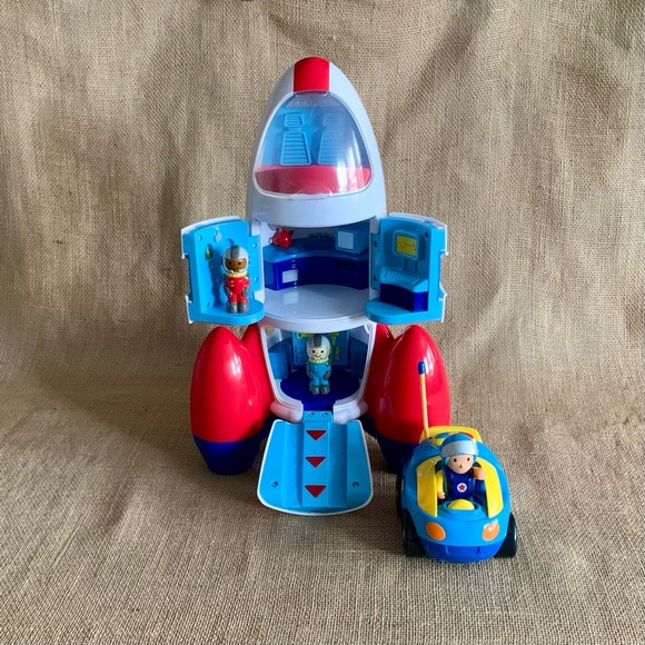Lakeshore | Toys | Lakeshore Play Explore Rocket With Astronauts ...